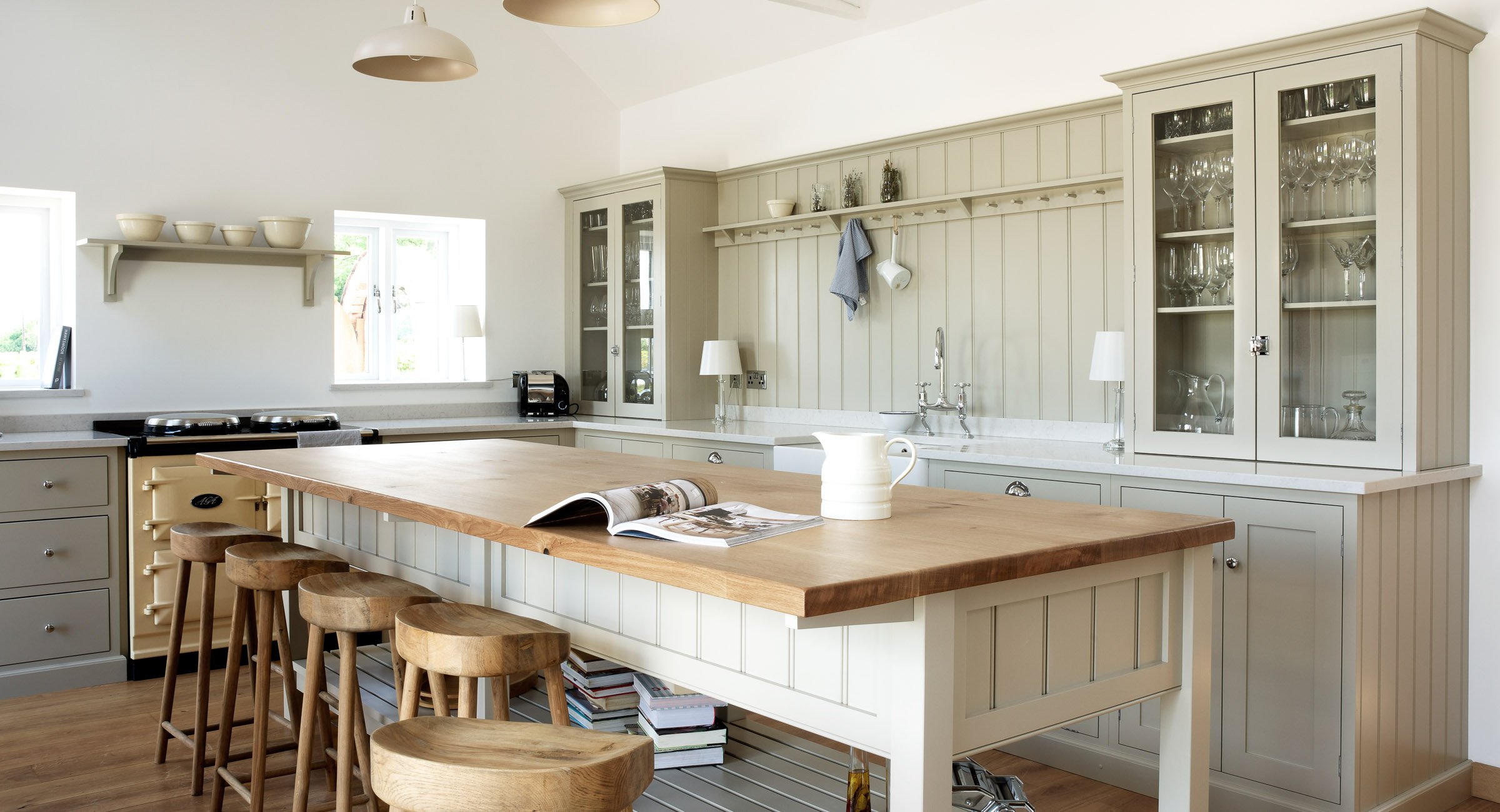 The Shaker Peg Rail: A Minimal and Beautiful Workhorse of Organization ...