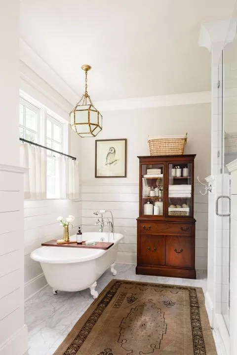 10 Classic Bathrooms for a Classic Cottage Look – The Colorado Nest